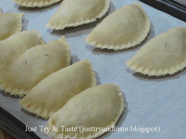 Resep Pastel Pastry Bumbu Kari - Garing & Renyah! | Just Try & Taste