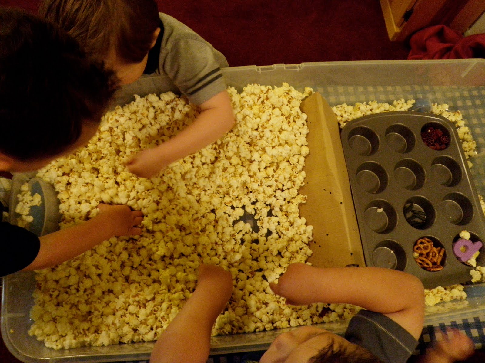 School Time Adventures: Popcorn sensory tub