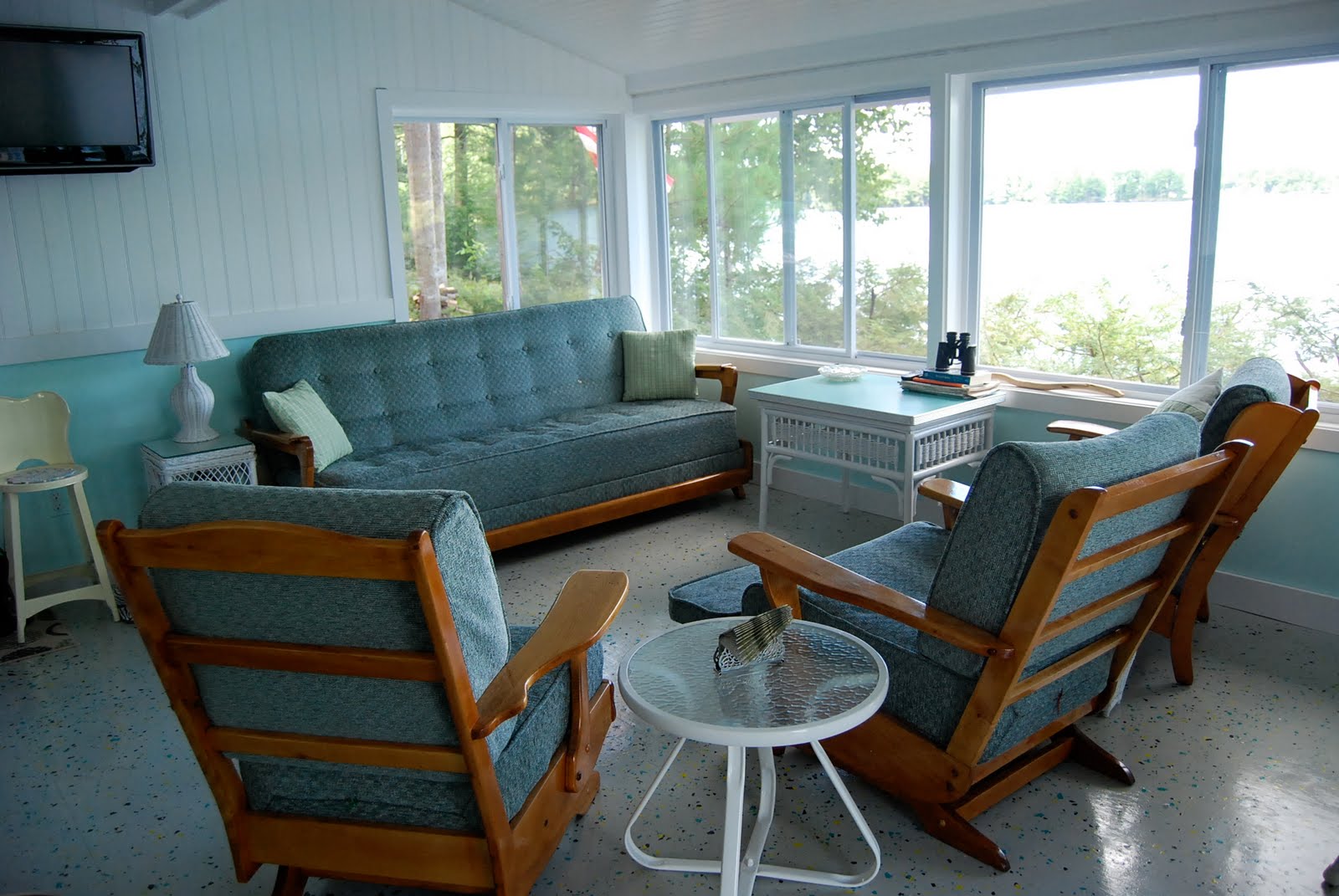 royal t designs: retro maine cottage to LOVE!