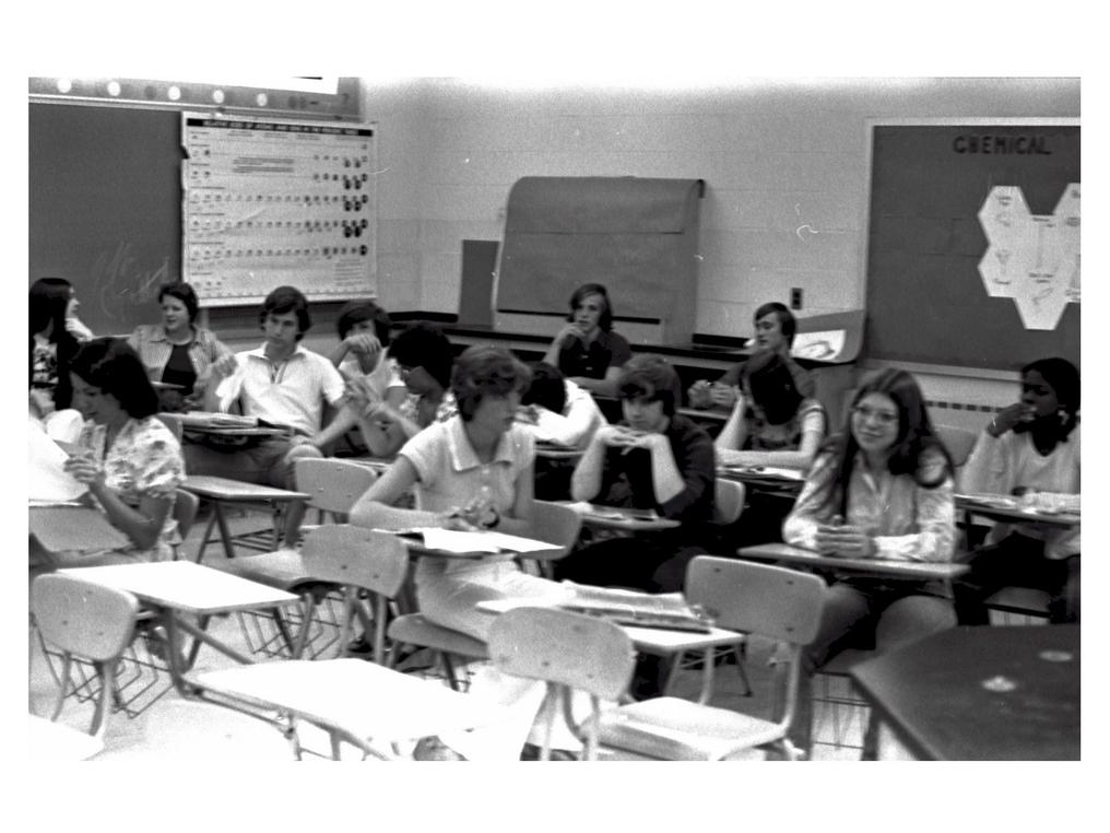 Bowie Living: Bowie High Chemistry Class from the 70s
