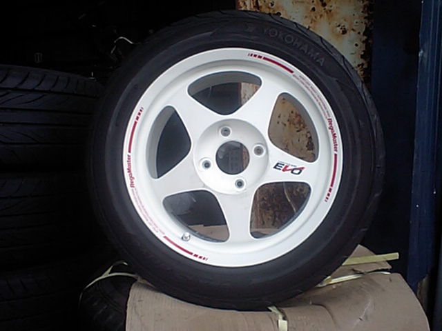 Kedai Halfcut: RIM > 16 INCHI > EVO REGAMASTER
