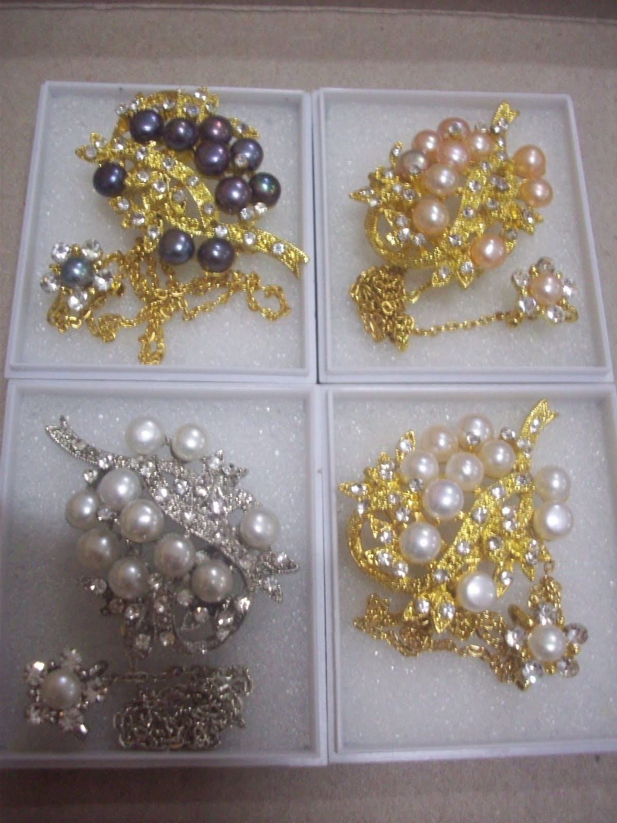 Mutiara asli & kristal