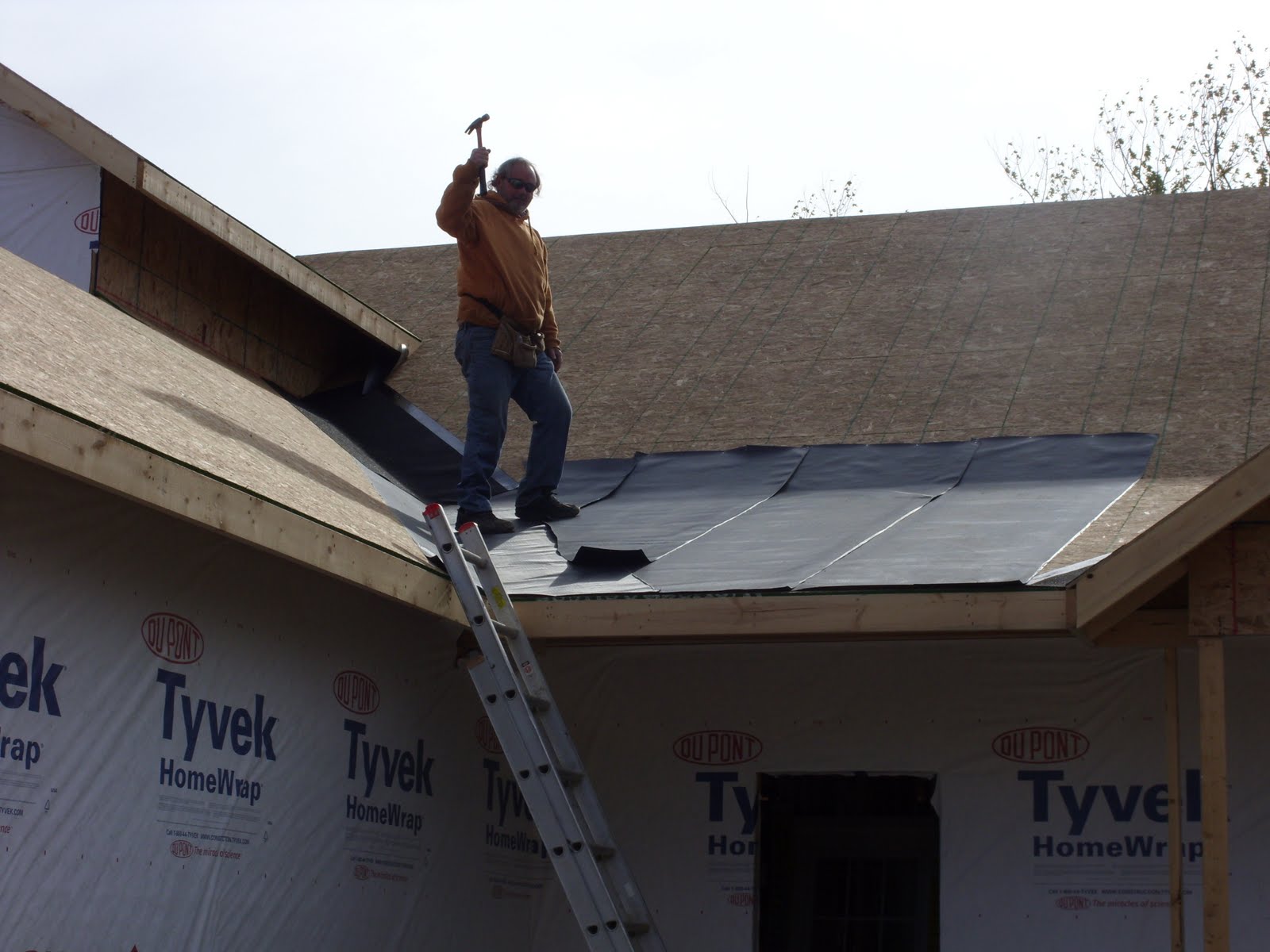 The House on Hilltop Farm: Felt Paper for the roof - now