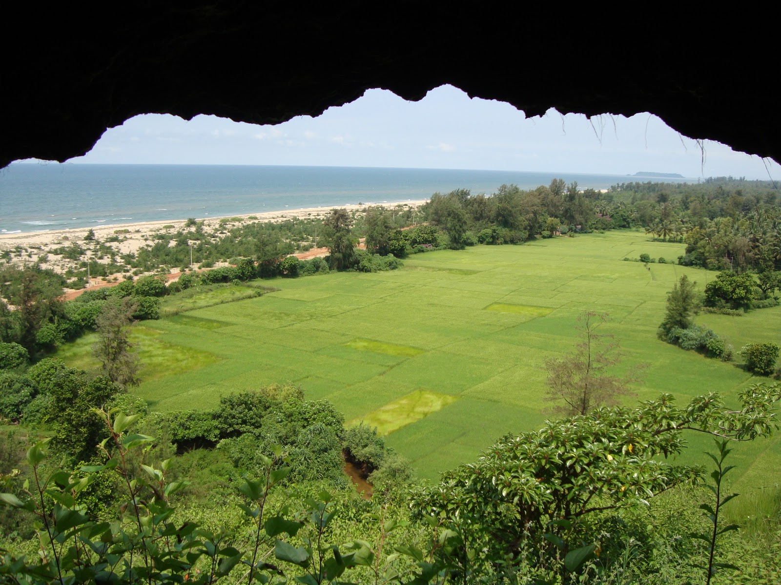 Explore Karnataka: Apsarakonda and Kasarkod Beach