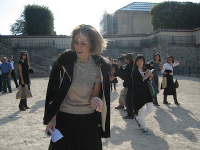 Widening Circle: Anna Wintour pie in face