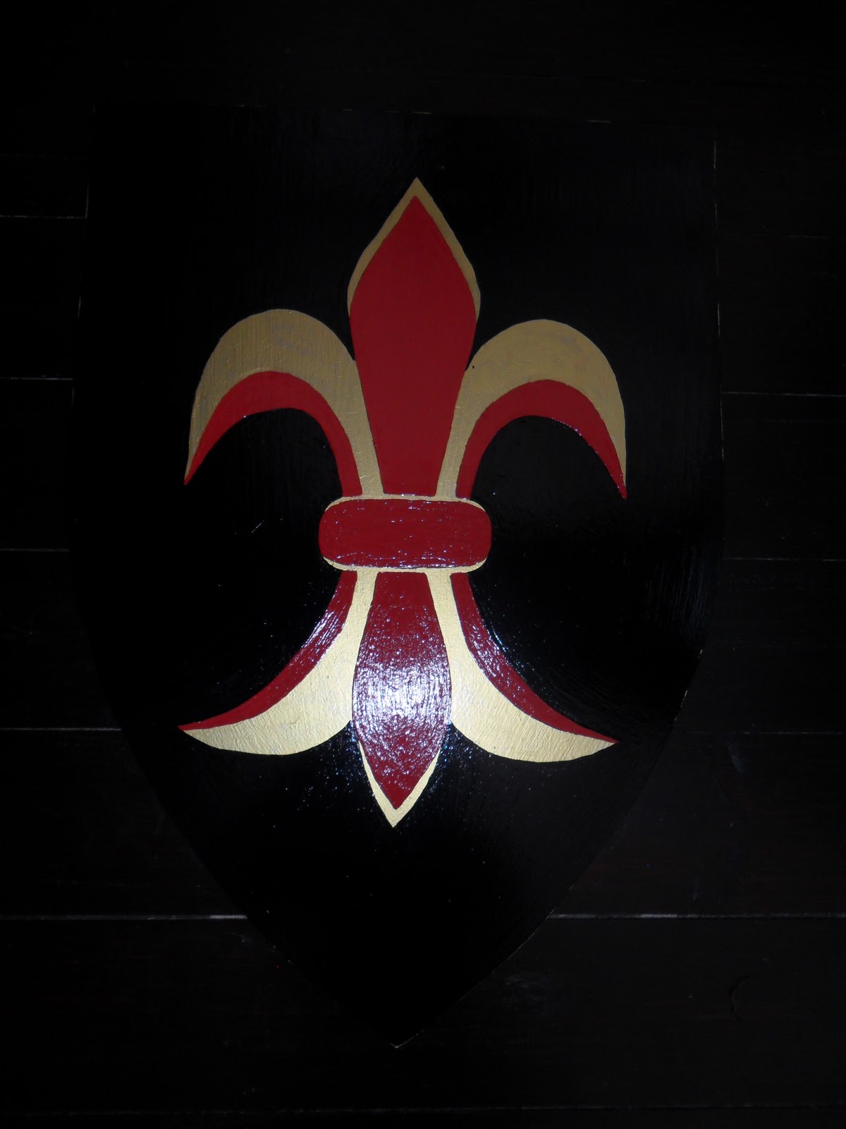 Busy Crafting...: How to Make Decorative Medieval Shields