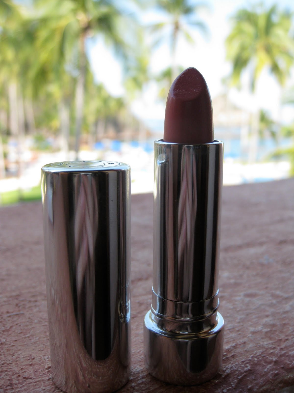 Hot Weather Makeup That’s Pool Approved