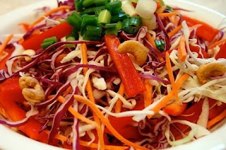 Mundo Natural e Vegetariano: Salada Repolho Roxo, Trigo e Gergelim