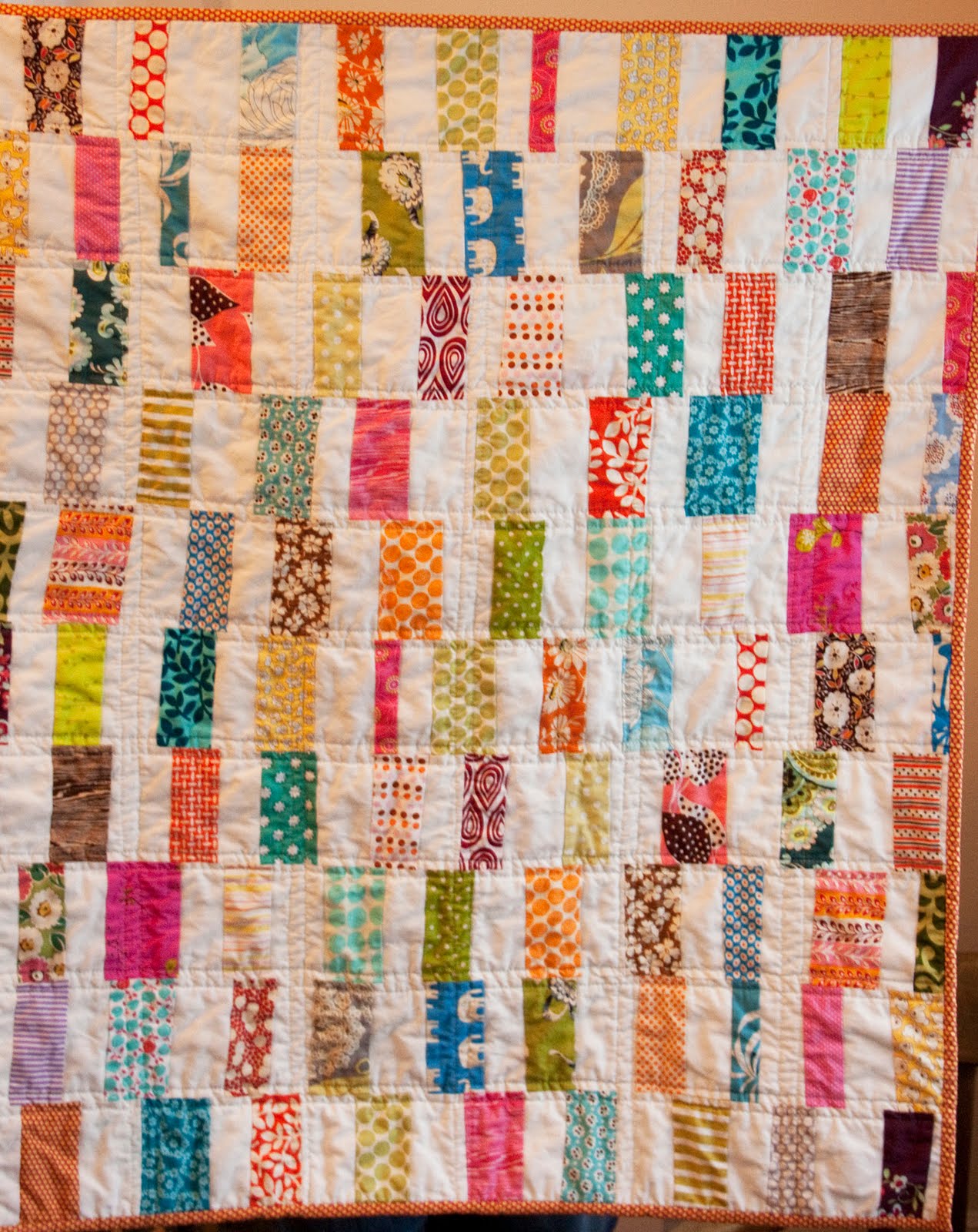 craftyblossom: scrappy bar quilt.