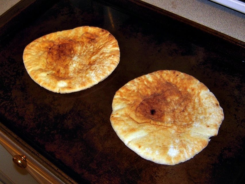 The Podanys | Welcome to our world: Simple Pita Bread Pizza