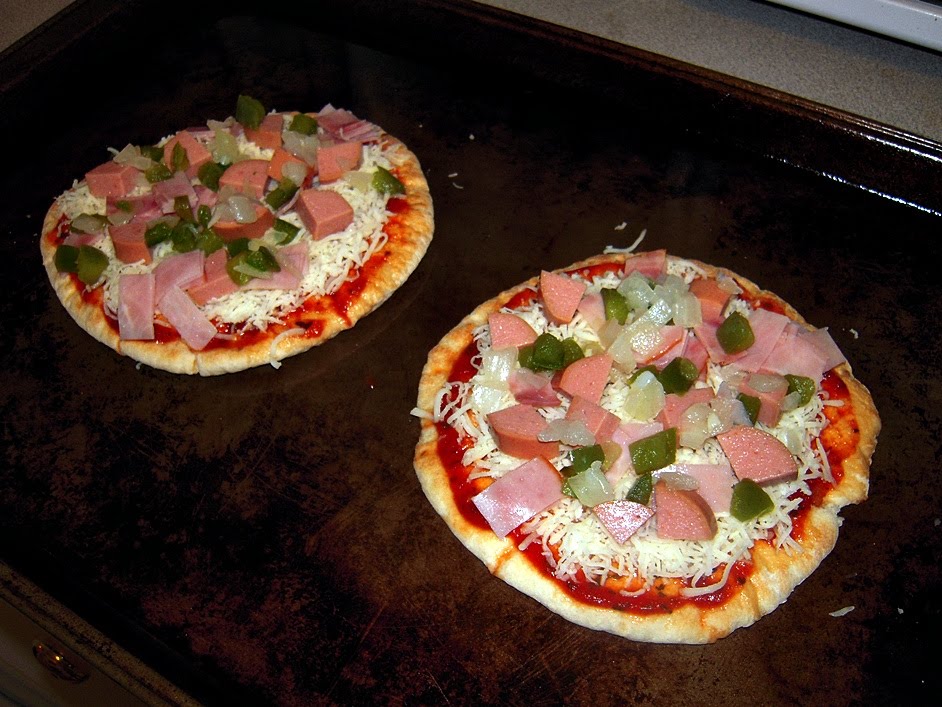 The Podanys | Welcome to our world: Simple Pita Bread Pizza