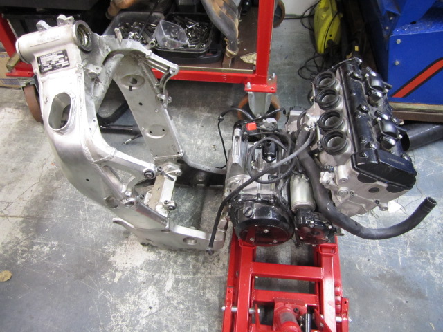 Engine swaps: Finaly got another GSXR 600 -98 SRAD frame for Hayabusa ...