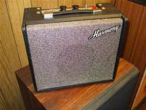 Craigslist Vintage Guitar Hunt: Teisco/ Beltone small Tube amp in ...
