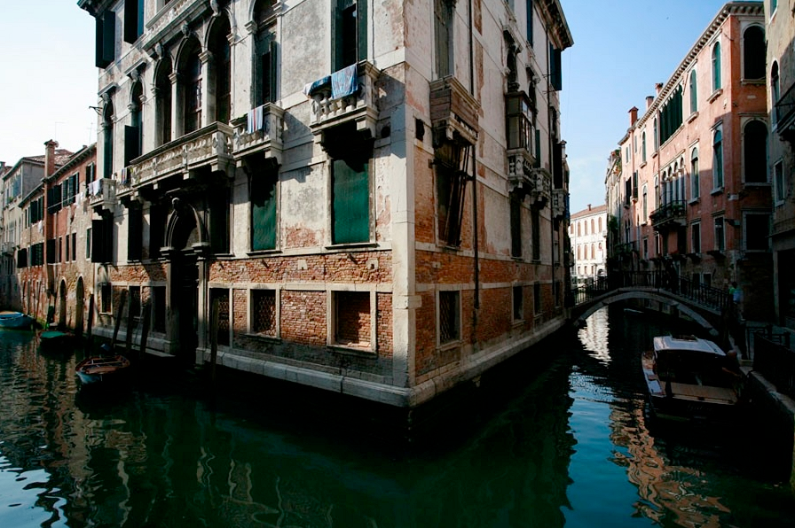 Photography by Carl Pendle ...(looking to shoot homes in UK) - Made By Girl