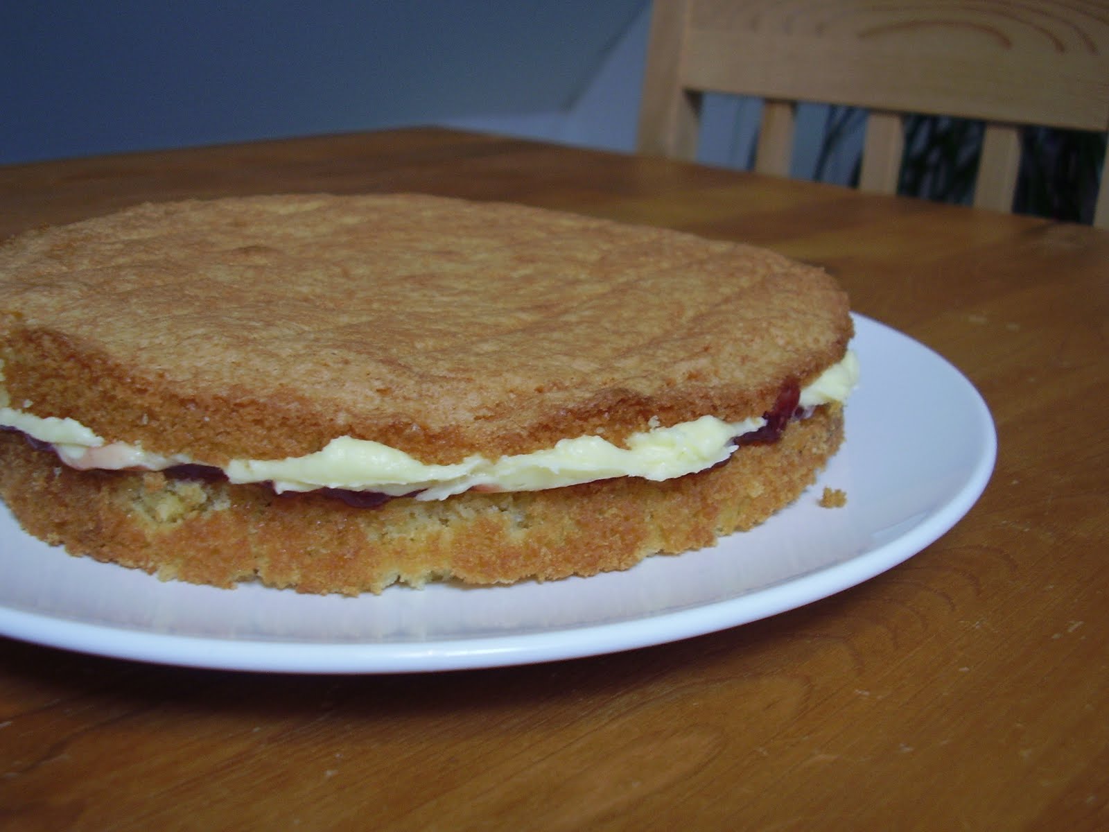 Rebecca Bakes Cakes: Week 37 - Victoria Sponge (attempt 1!)