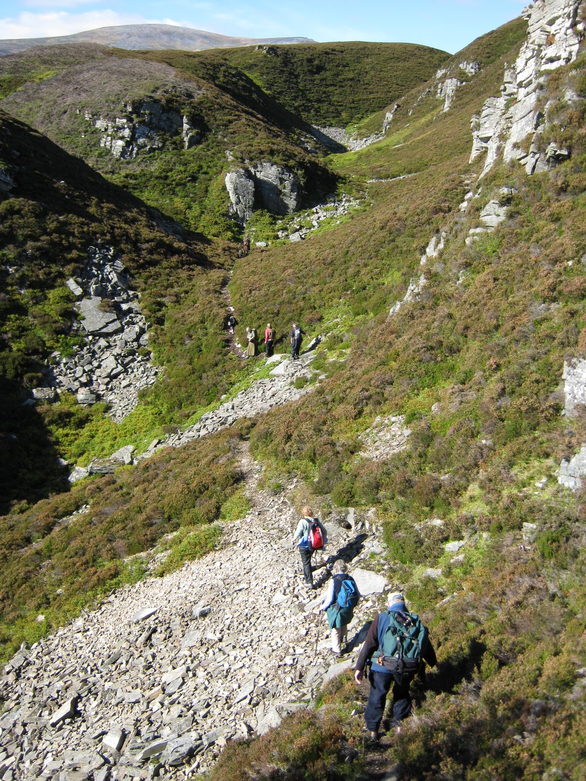 BRAEMAR WALKERS: Walk No10 Gleann Slugain 26 September 2010 One of ...
