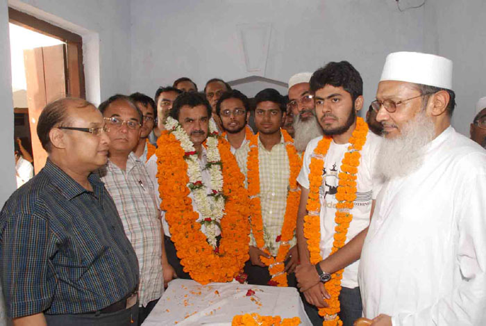 View Patna: Rahmani 30 felicitates Abhyanand