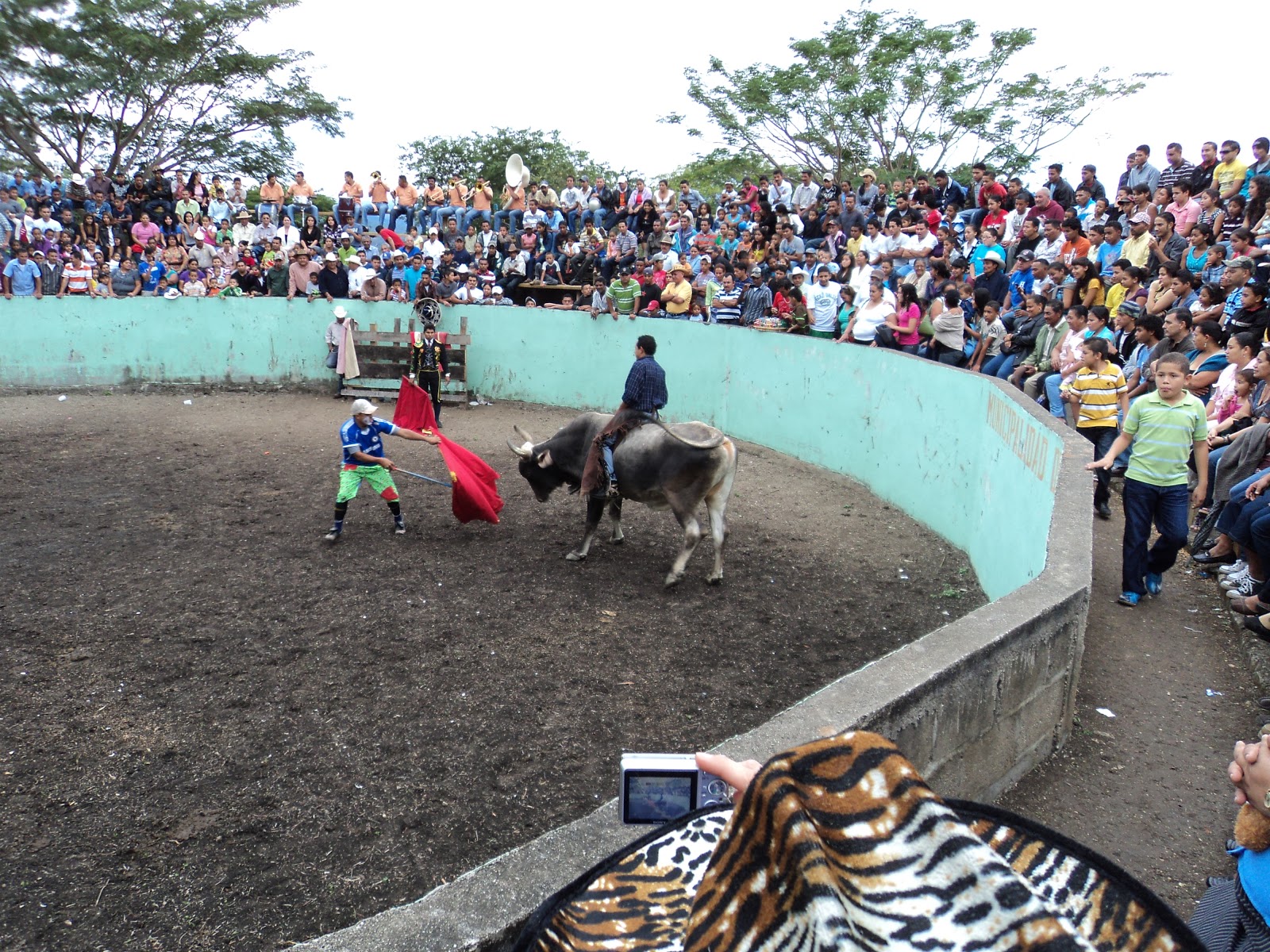 VICTORIA,YORO, HONDURAS.: EL PUBLICO DE VICTORIA, YORO APLAUDIO Y ...