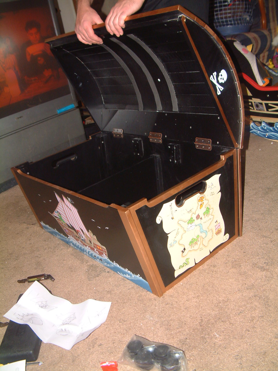 BizziMommi's Blog: Guidecraft Pirate Treasure Chest Toy Box- Review and ...