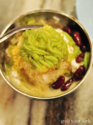 Chicken rice balls, Nyonya cendol and 1m roti tisu, Melaka, Malaysia ...