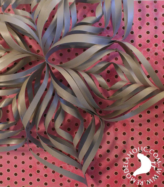 Easy Twisted Paper Snowflake Ornament (Paper Christmas Decorations; Day ...
