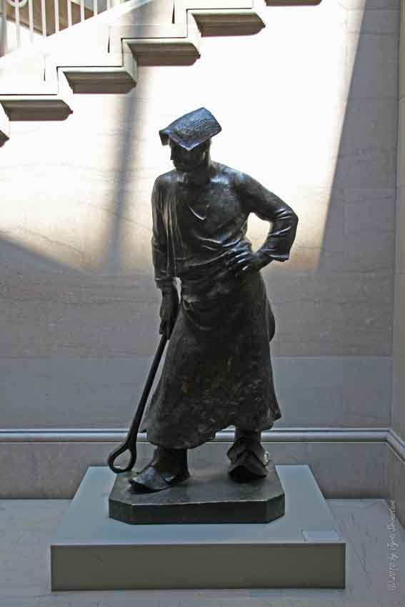 Public Art in Chicago: AIC: The Hammerman [By Constantin Emile Meunier]