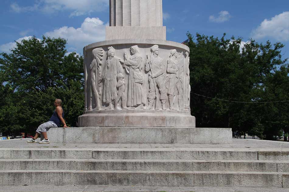 Public Art in Chicago: Illinois Centennial Monument