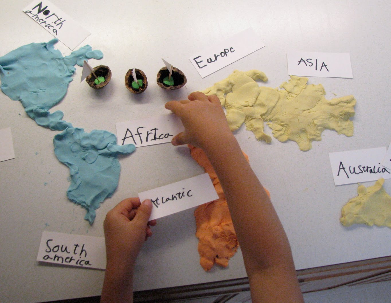 love2learn2day: Pre/Post Columbus: Play Dough Maps