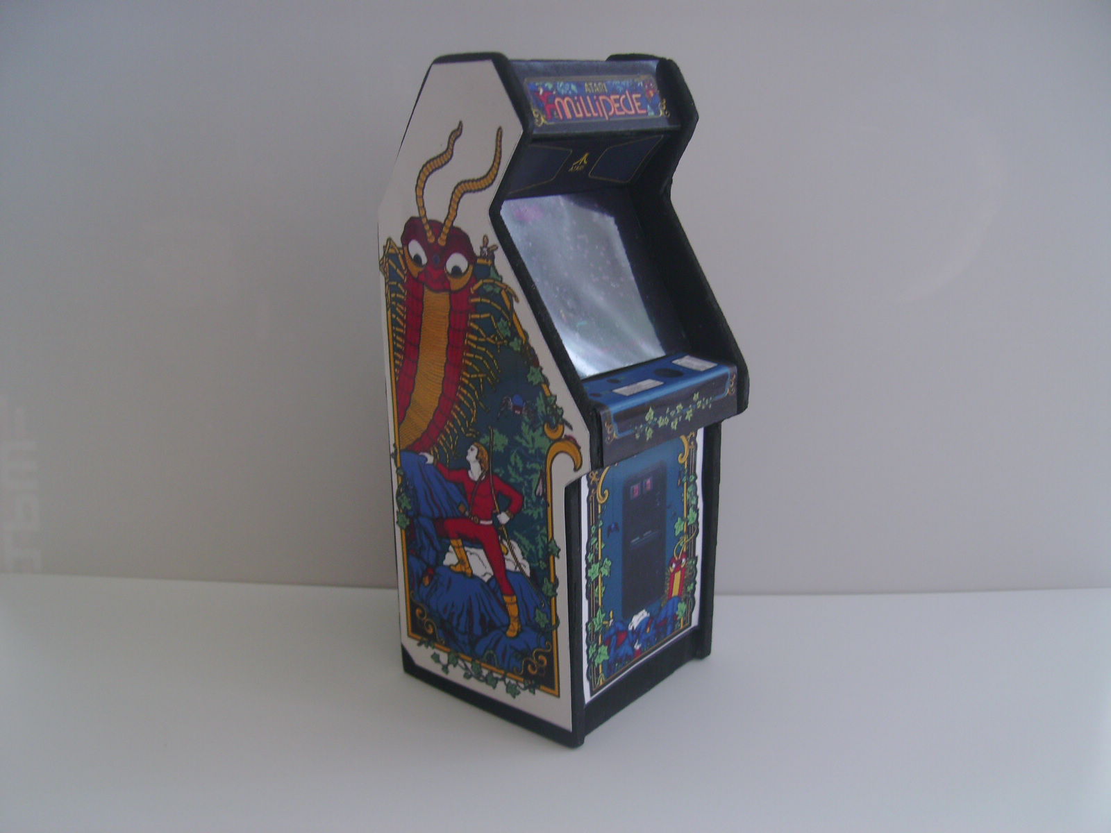 Retro Heart: MILLIPEDE - Custom Scale Arcade Model