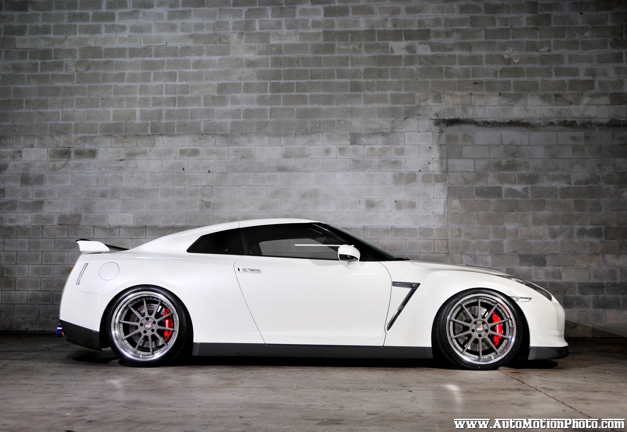 Awesome white R35 GTR