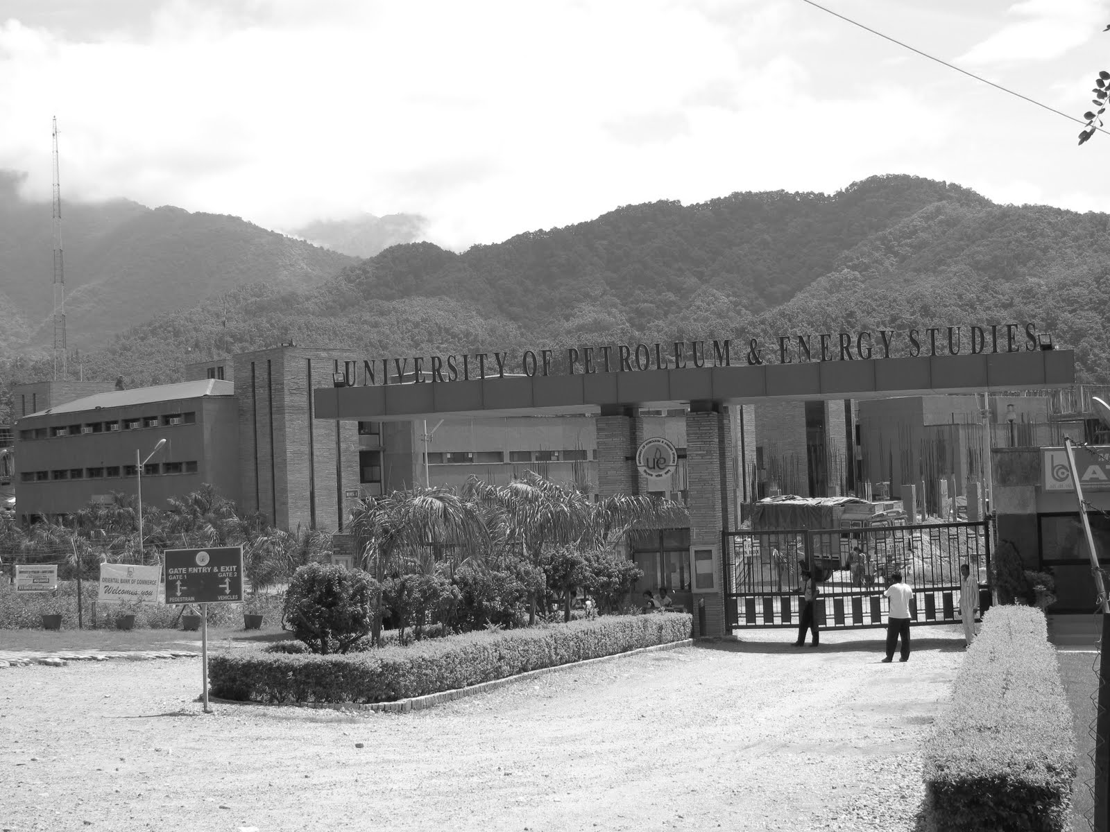 Carpe Noctum . . .: UPES , Dehradun