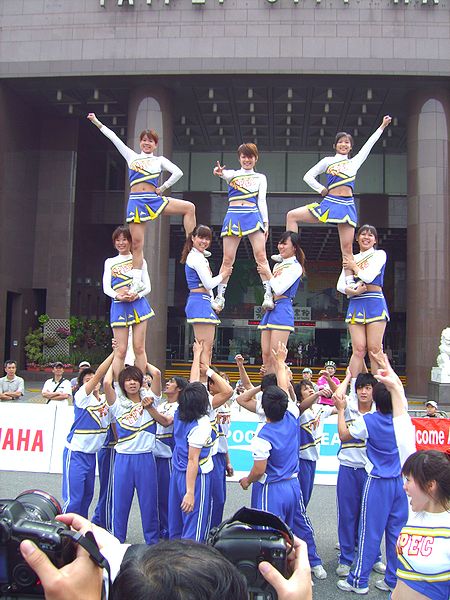Cheerleader City: 2½ High Stunts