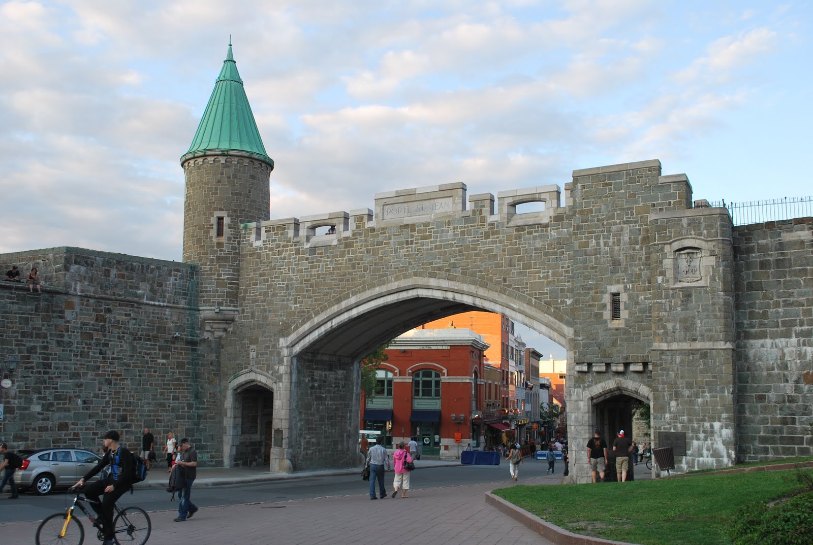 Tout donner et tout prendre: une année au Québec: Dans son quartier du ...