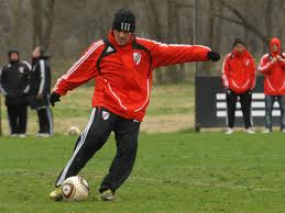 TÉCNICAS Y TÁCTICAS DEL FÚTBOL: El Remate