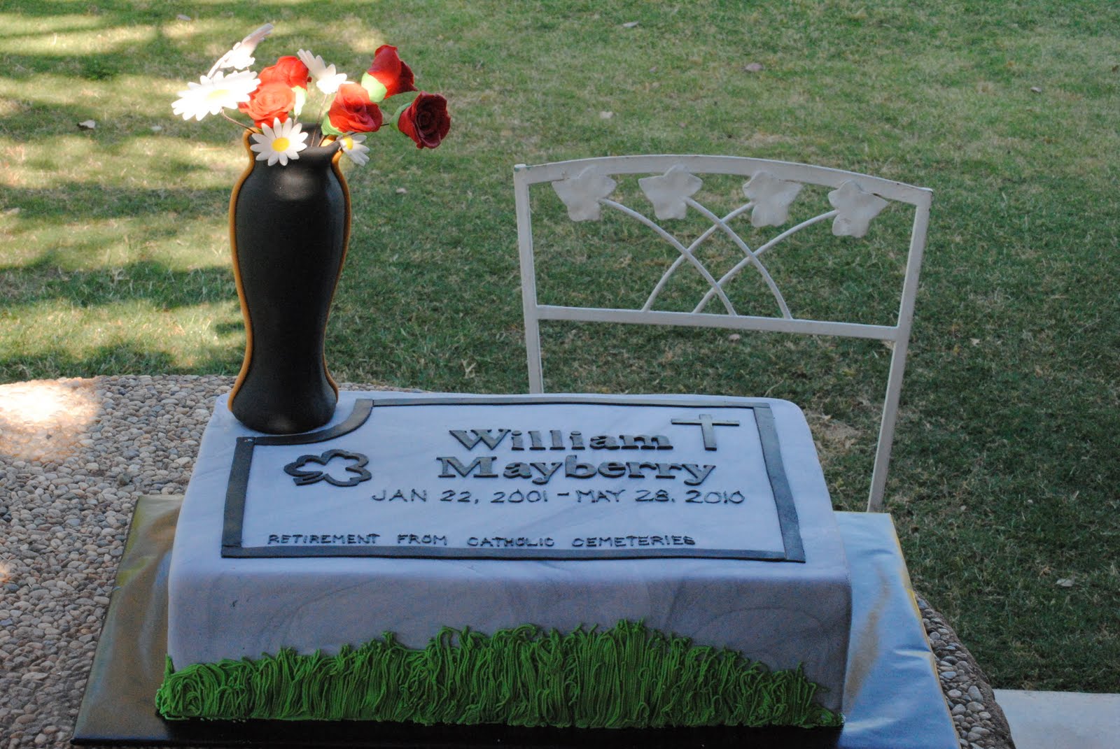 Headstone Retirement Cake |My FaVoriTe CaKe PlaCe