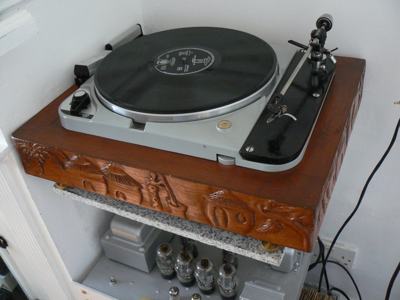 soundstage with vintage audio gears and speaker systems: The HEYBROOK ...