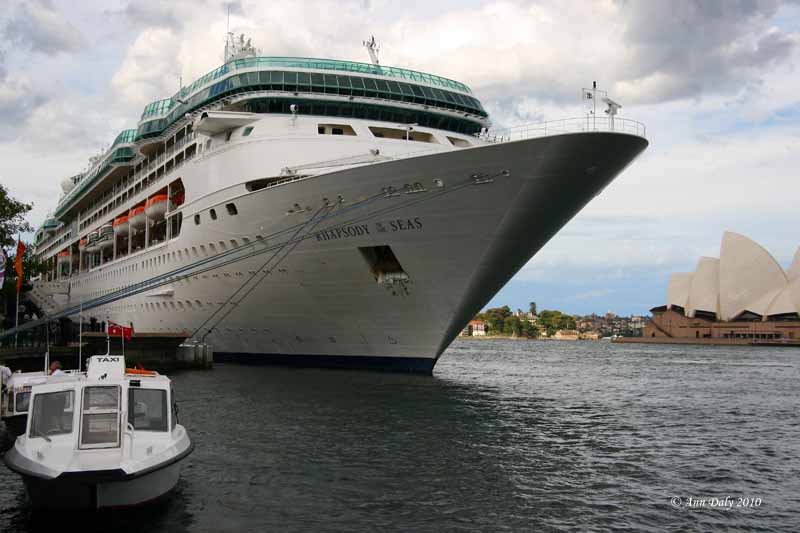 Sydney Meanderings: Really big boats