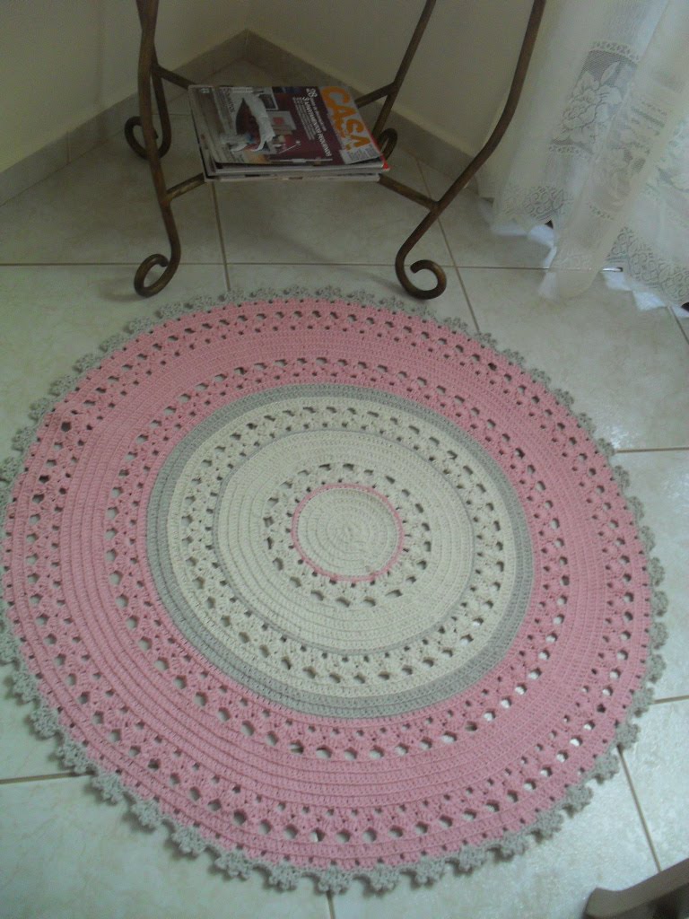 marcia sartori crochetando: Tapete Redondo Rosa marcia sartori crochetando: Tapete Redondo Rosa