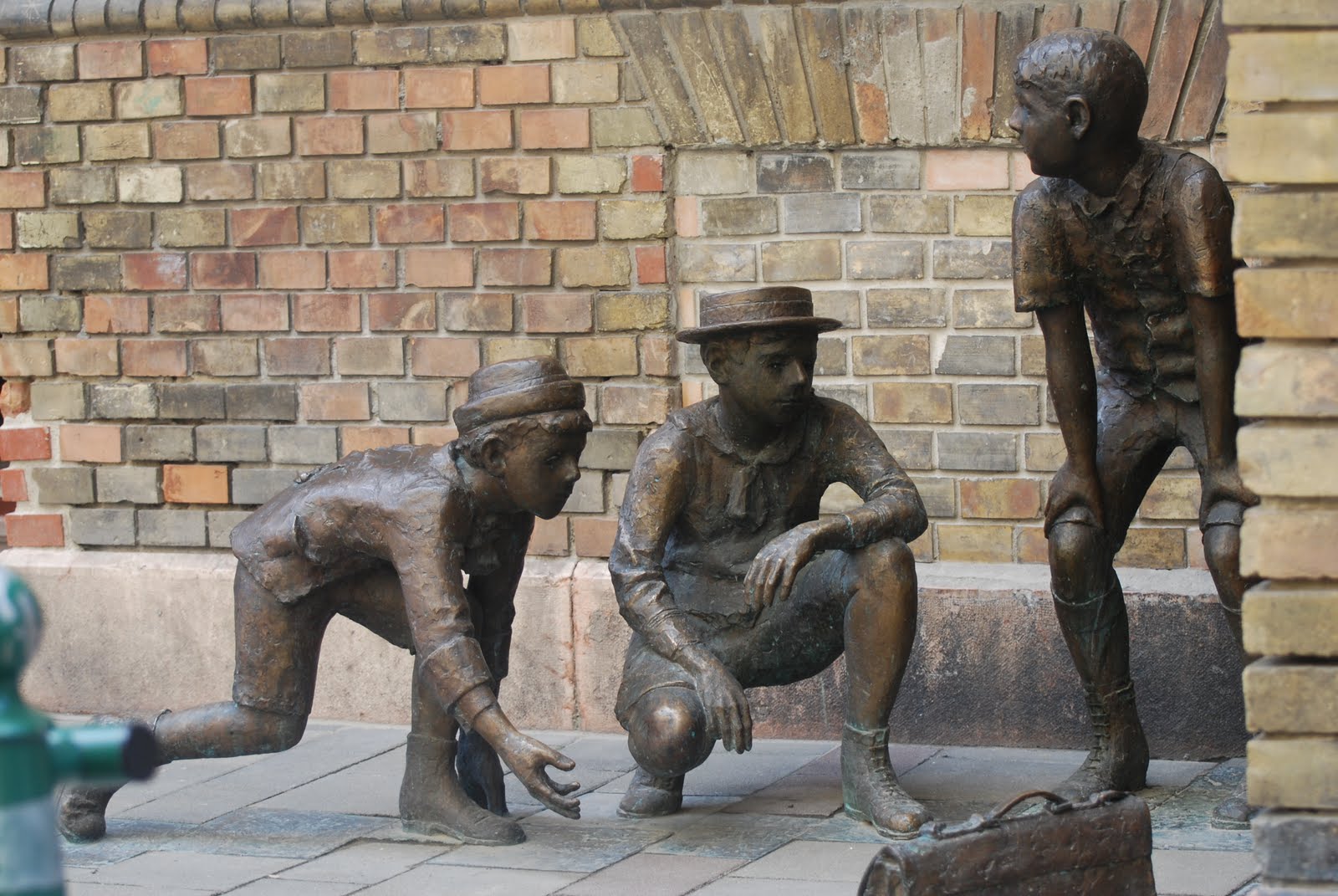 L U G A R E S : BUDAPESTE DIA 38 - OS MENINOS DA RUA PAULO