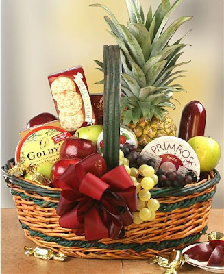 Valentine's Gift : Sweet Fruit Basket Design by aaa fruit - Home ...