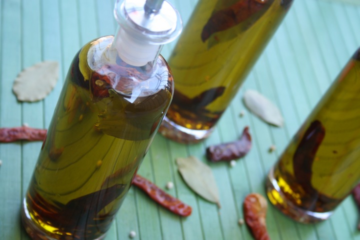 Easy Homemade Gift: Spiced Olive Oil