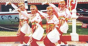 comenk blog's: KEBUDAYAAN DAERAH SURABAYA (TARI HADRAH JIDOR)