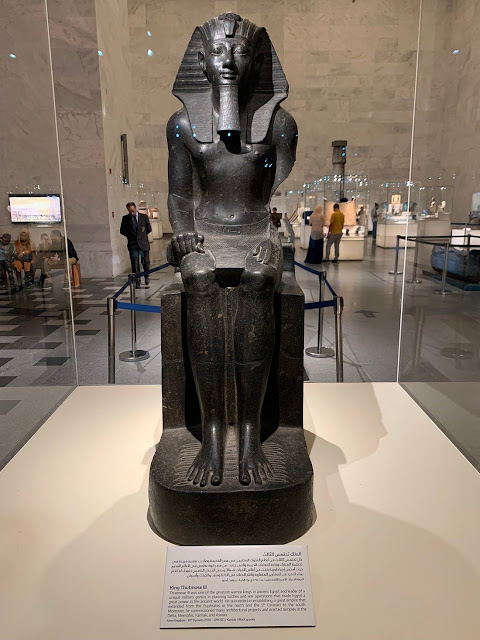 V-INT-EGIPTO: Escultura de Tutmosis III