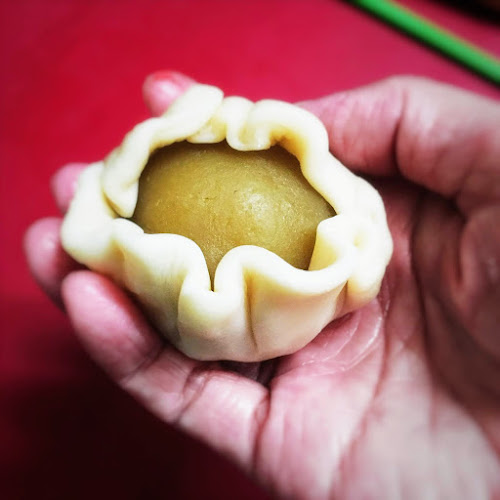 Chinese Flaky Pastry with Lotus Seed Paste 白蓮蓉酥餅 | Chinese Recipes at ...