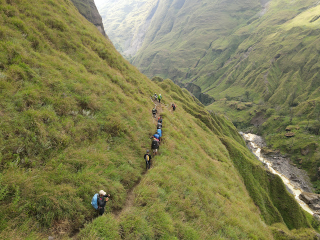Pengalaman Seru Menyusuri Jalur Torean Gunung Rinjani