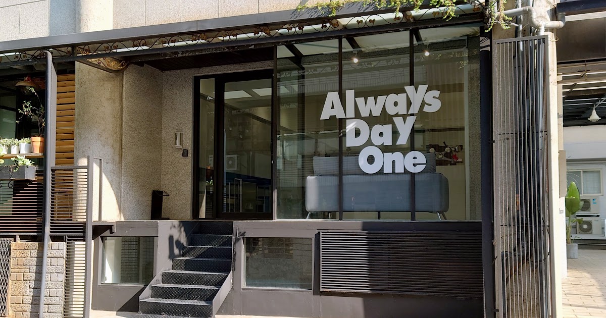 化為六月息: 〈臺北‧捷運大直站〉Always Day One ~~ 冷冽透白的摩登咖啡館