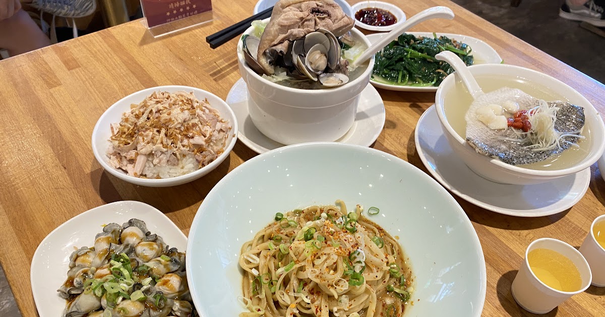 雙月食品社Moon Moon Food 濟南店 @ 善導寺，料多實在的雞湯及鱸魚湯，讓人回味無窮的愛恨椒芝麵和雞肉飯。