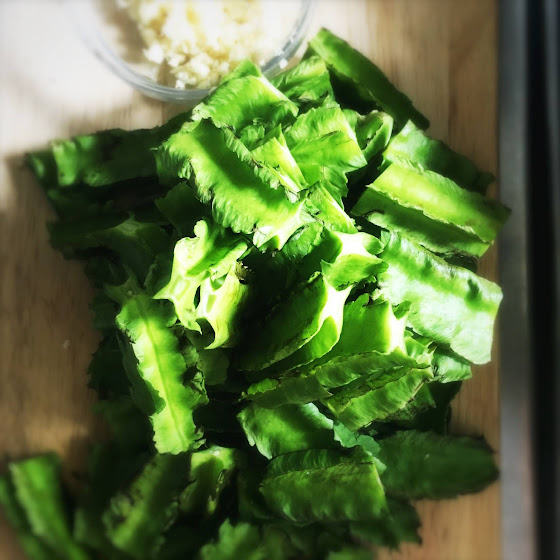 Winged Bean Garlic Stir Fry 蒜蓉炒翼豆 | Chinese Recipes at ...