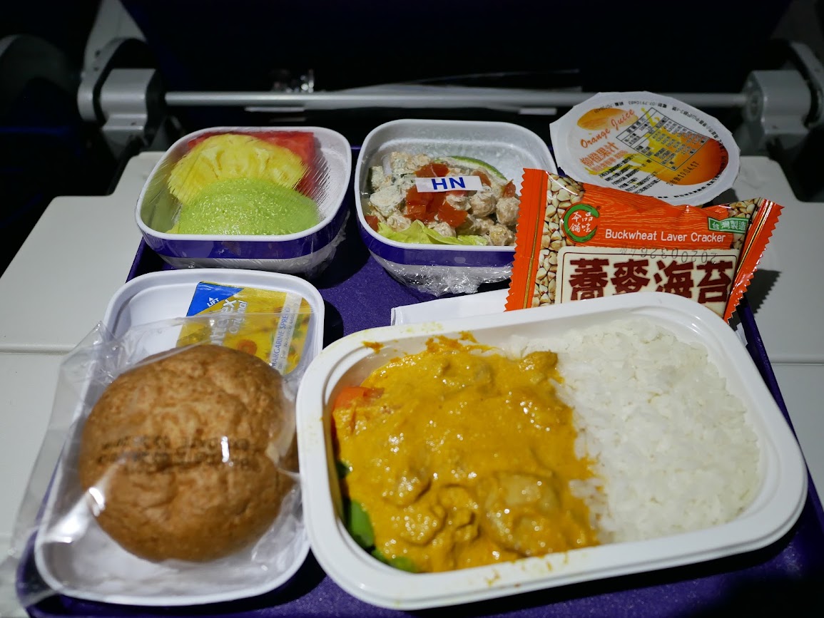 來貘與企鵝的生活日誌: [搭乘紀錄] MU5006 TPE-PVG 台北到上海 印度餐 - 3萬元遊歐洲